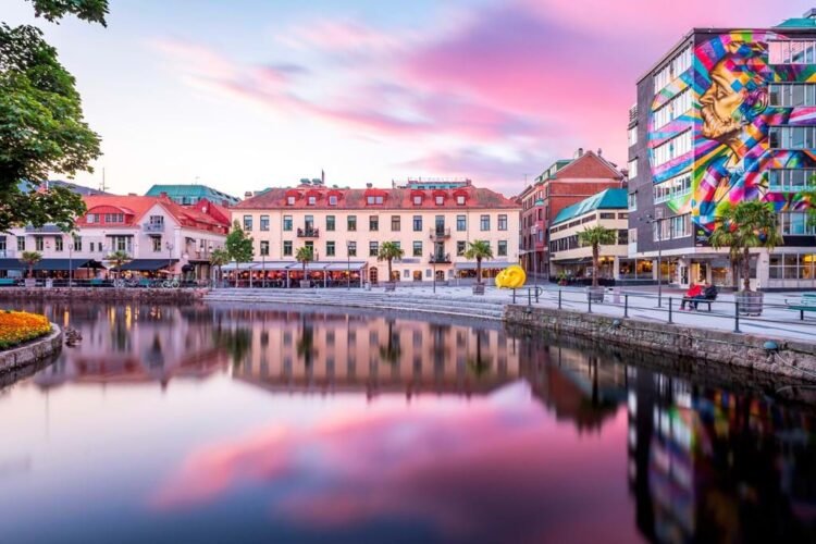 Redefining the Future of Urban Living: The Newest Smart City Projects ...